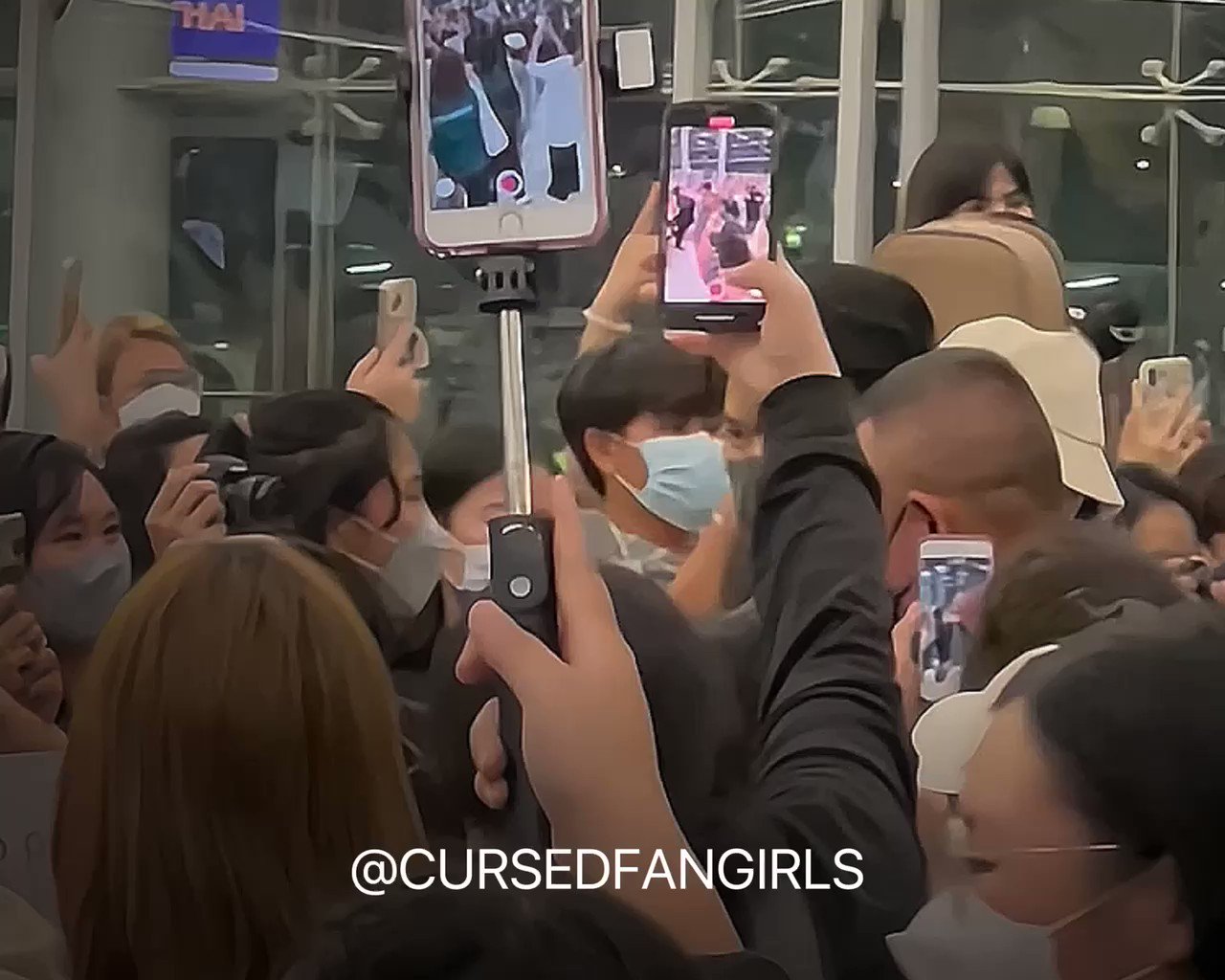 CursedFangirls★彡 on Twitter: "ไบร์ทวิน…ขมนะแต่ไม่คาย /มีคนชอบแหละ🤣🤣🤣🤣 #GMMTVreadyforJapanD2 ...