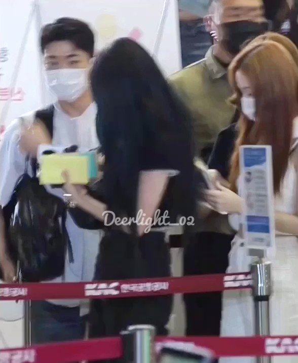 DEERLIGHT on Twitter: "220826 GMP 공항 🛫 ㅠㅠㅠㅠㅠ 아이구 #AESPA #에스파 #윈터 #카리나 #KARINA #WINTER #민정 #지민 ...
