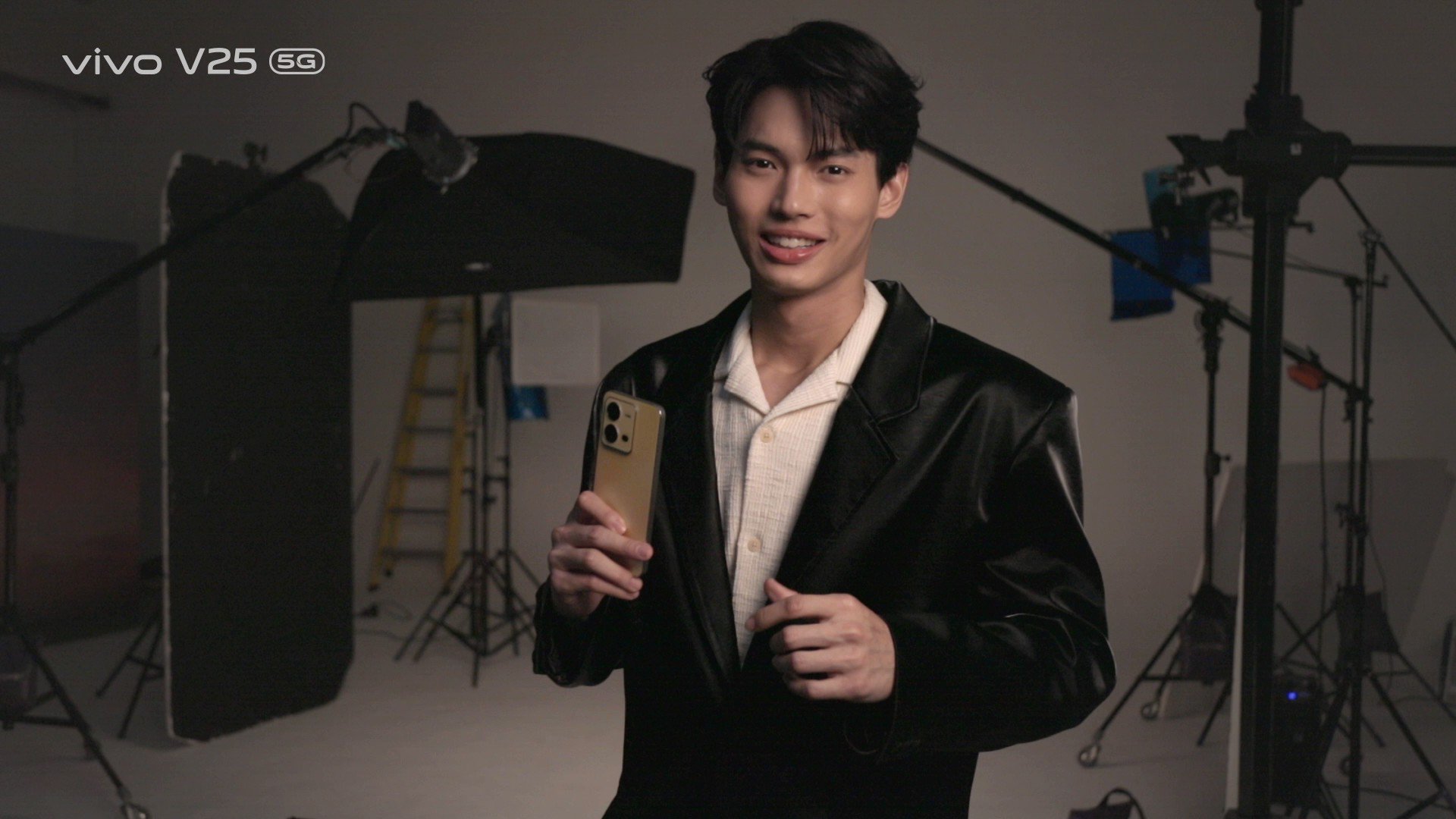 vivo Thailand on Twitter: "วินอยากชวนมาเป็นเจ้าของ vivo V25 5G ด้วยกัน 🥰 ราคาเริ่มต้น 13,999 ...