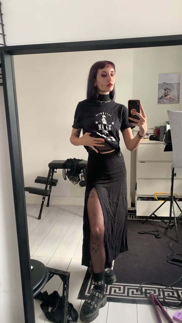 Miss Vera Violette π¬π§ π«π· On Twitter Goth Mommy Ft A Very Creased