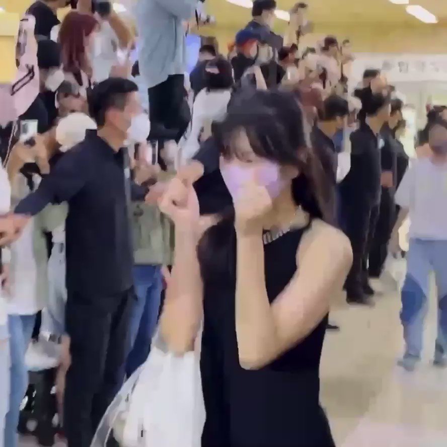 Oh♪oy 👑 on Twitter: "RT @heroes_twt: now singing in front of joy i can’t 🤣"