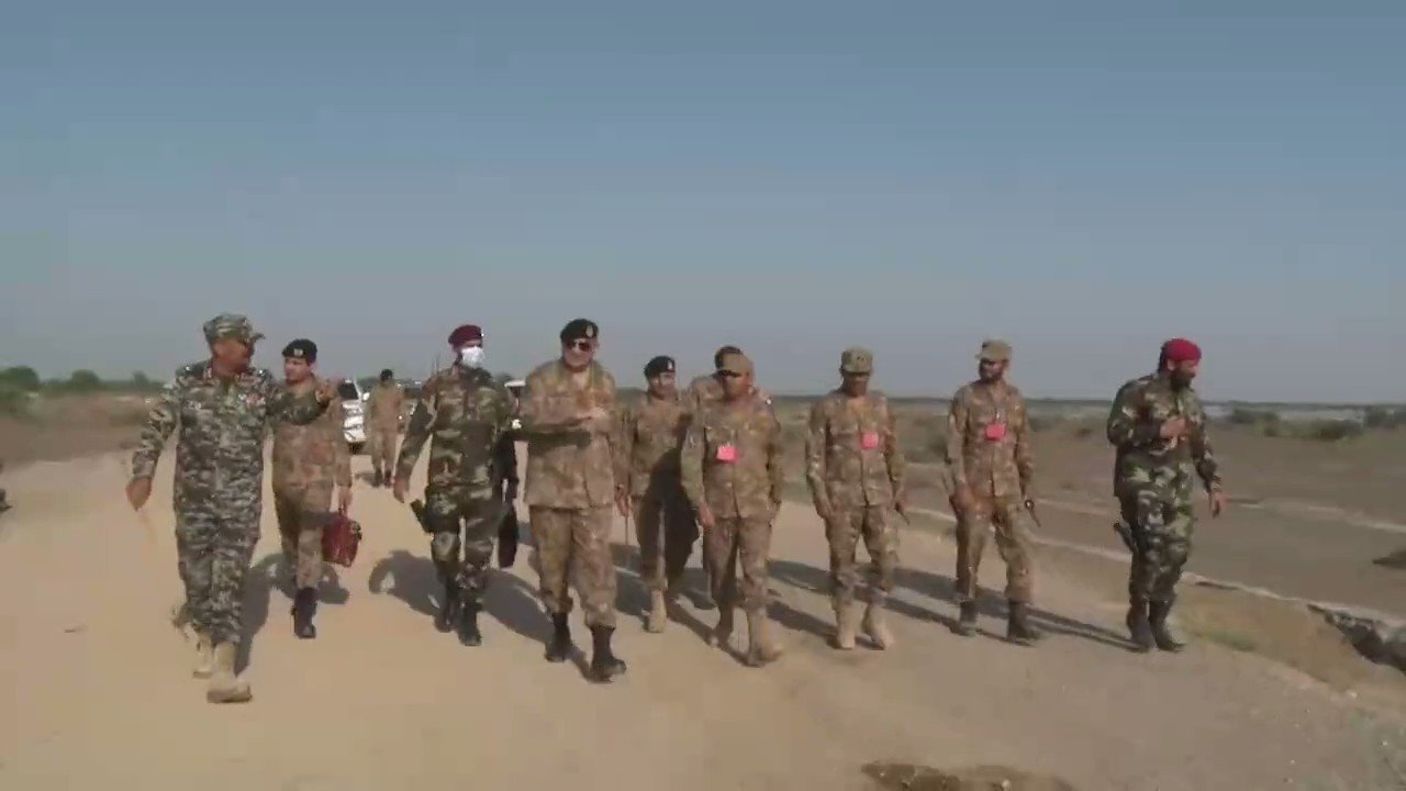 Pakistan Armed Forces 🇵🇰 on Twitter: "COAS General Qamar Javed Bajwa, visited flood affected ...