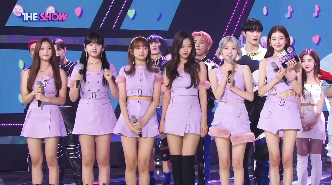 REI-chan🦋 on Twitter: "トロフィーwwwwwメンバー爆笑wwwwww #IVE https://t.co/PNAw9foxqR" / Twitter