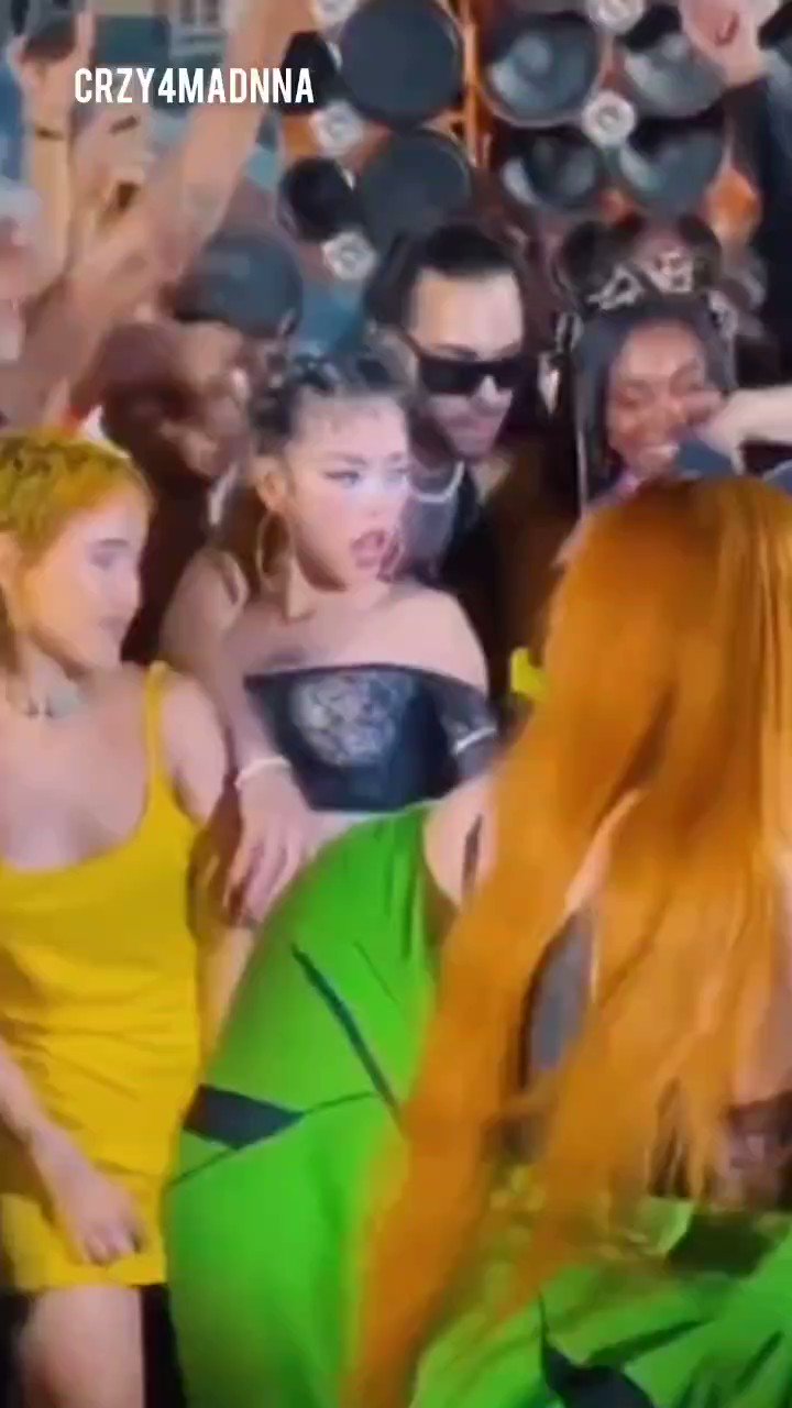 Cr@zy4Mad*nna on Twitter: "#Madonna filming on the streets for the 2022 version of 'Hung up ...