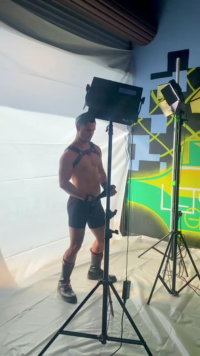 Devin Franco on Twitter: "Behind the scenes at my shoot with @FortTroff looking pretty good in ...