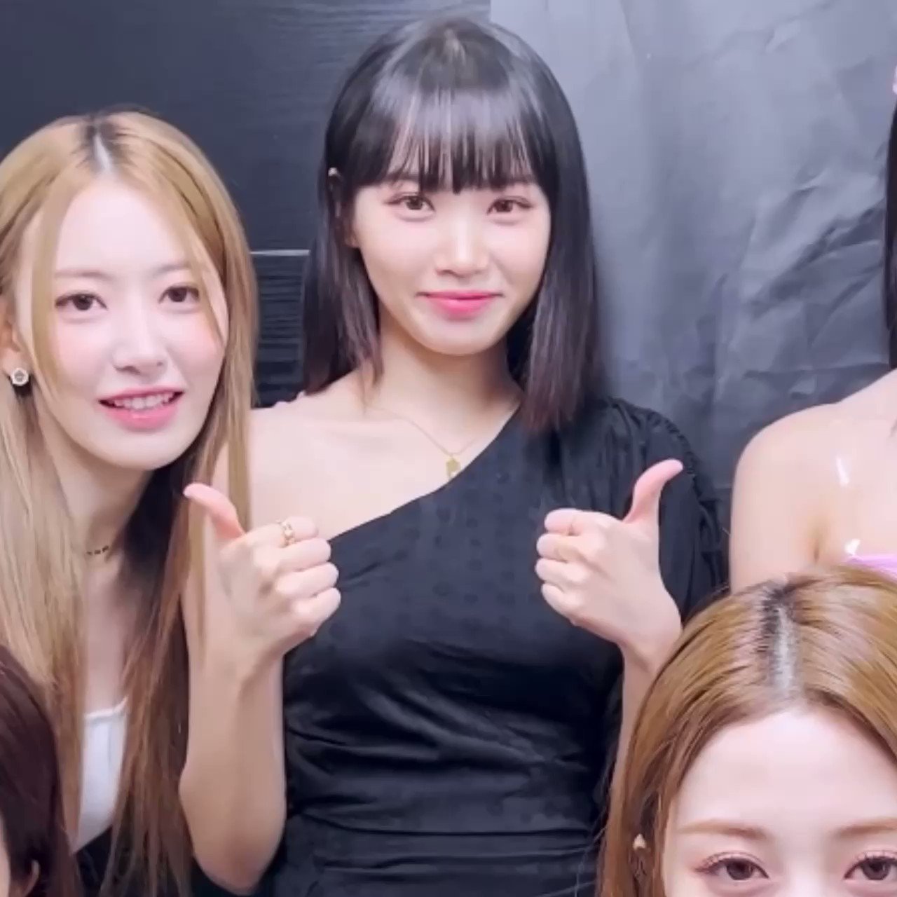 chaewon loops on Twitter: "happy chaewon, happy life https://t.co/yBelgJJo7D" / Twitter