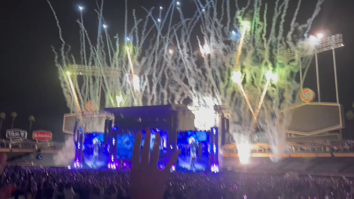 Lady Gaga Now 🧠 On Twitter Fireworks Were Added At The End Of “rain