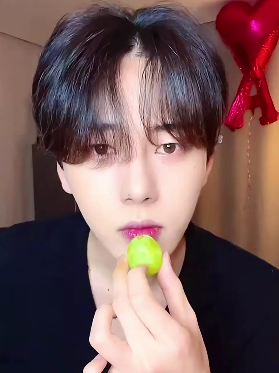 정현 아카이브🎬 On Twitter [🎥] Asmr 요청폭주💚뵤정현 샤인머스캣 먹방 No Talking 오물오물