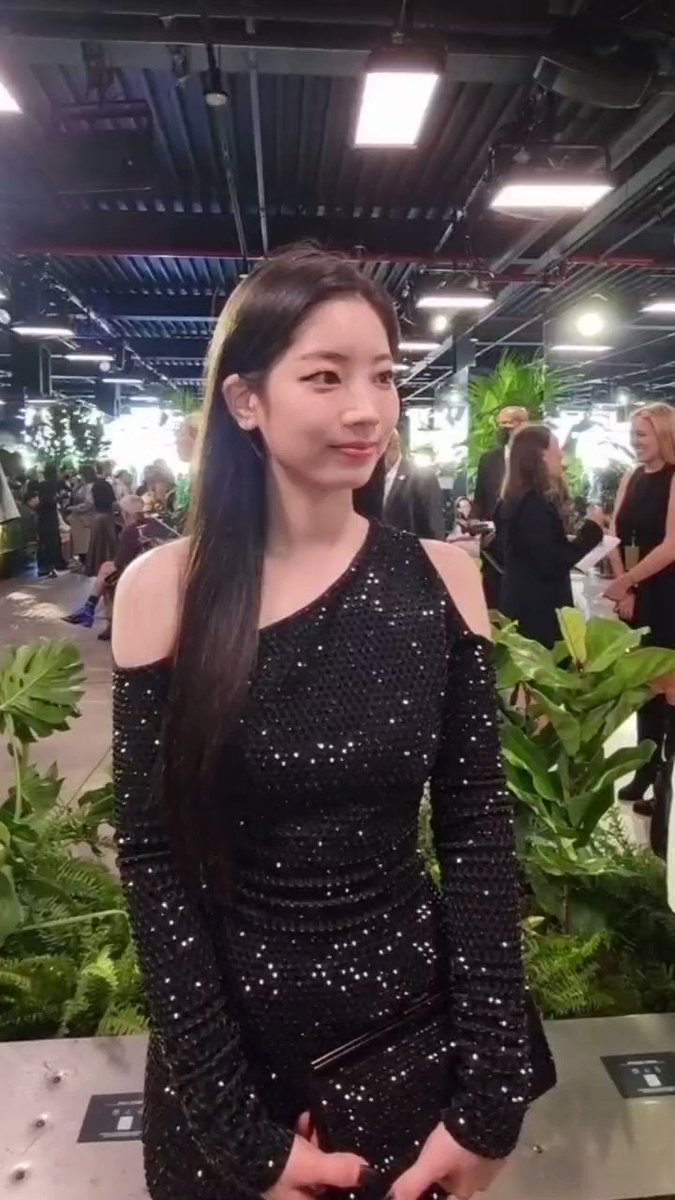 TWICE Indonesia on Twitter: "RT @lofficielmy: Spotted: @JYPETWICE Dahyun is here for NYFW with ...