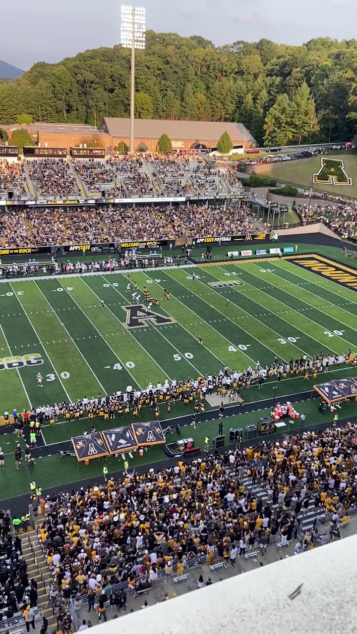 Bleacher Report on Twitter: "APPALACHIAN STATE WINS ON A 53-YARD HAIL MARY 😱😱 (via @AppState_FB ...