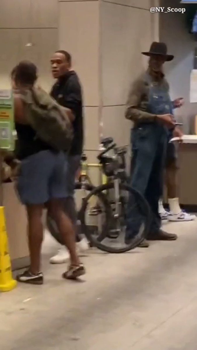 NYC Scoop on Twitter: "Manhattan: Delancey Street & Essex Street, a man started swinging around ...