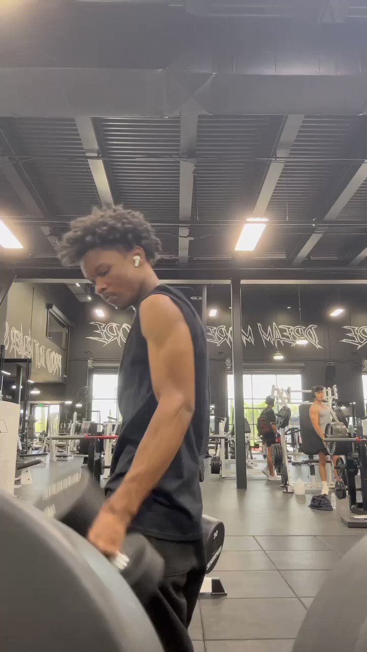 d4vd on Twitter: "come concert time imma be a whole different person 💀 https://t.co/acWzZUsCOP ...