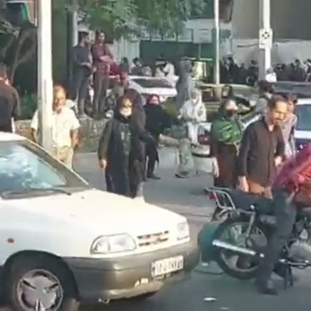 π On Twitter این قسمت نصیحت‌های پیر مرد دست به جیب مهسا امینی