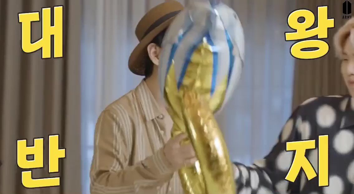 random taehyung things on Twitter: "taehyung putting a ring around yoongi’s neck https://t.co ...