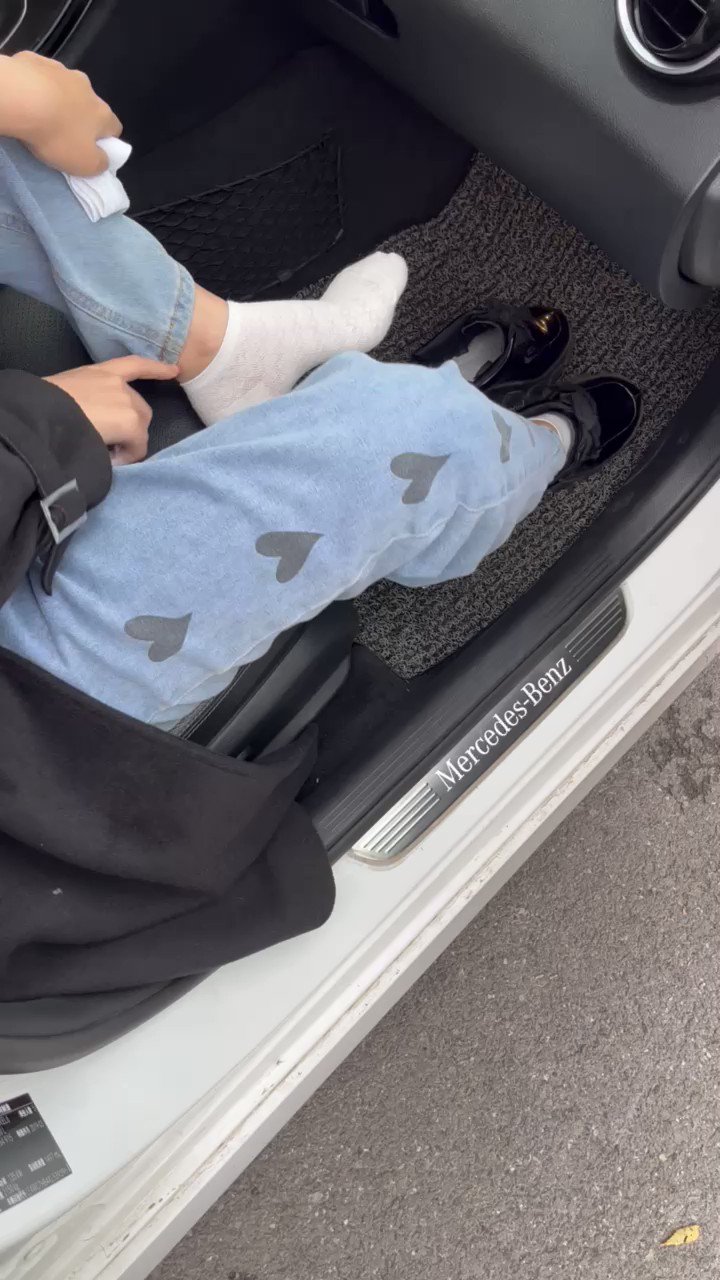棉袜上的精液 On Twitter 【街头要袜】直接装入密封袋，能让女孩在面前脱下自己的棉袜时。那种感觉就已经很满足了。真希望有兄弟在旁边，直接把这双还温湿的白袜套上💦💦