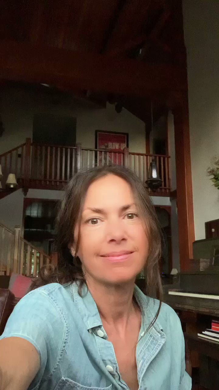 Susanna Hoffs on Twitter: "i just taught myself this song https://t.co/OIugRQxOGt" / Twitter
