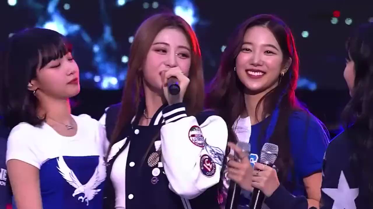 chaewon loops on Twitter: "WE LOVE YOU LE SSERAFIM https://t.co/etAVid9NRy" / Twitter