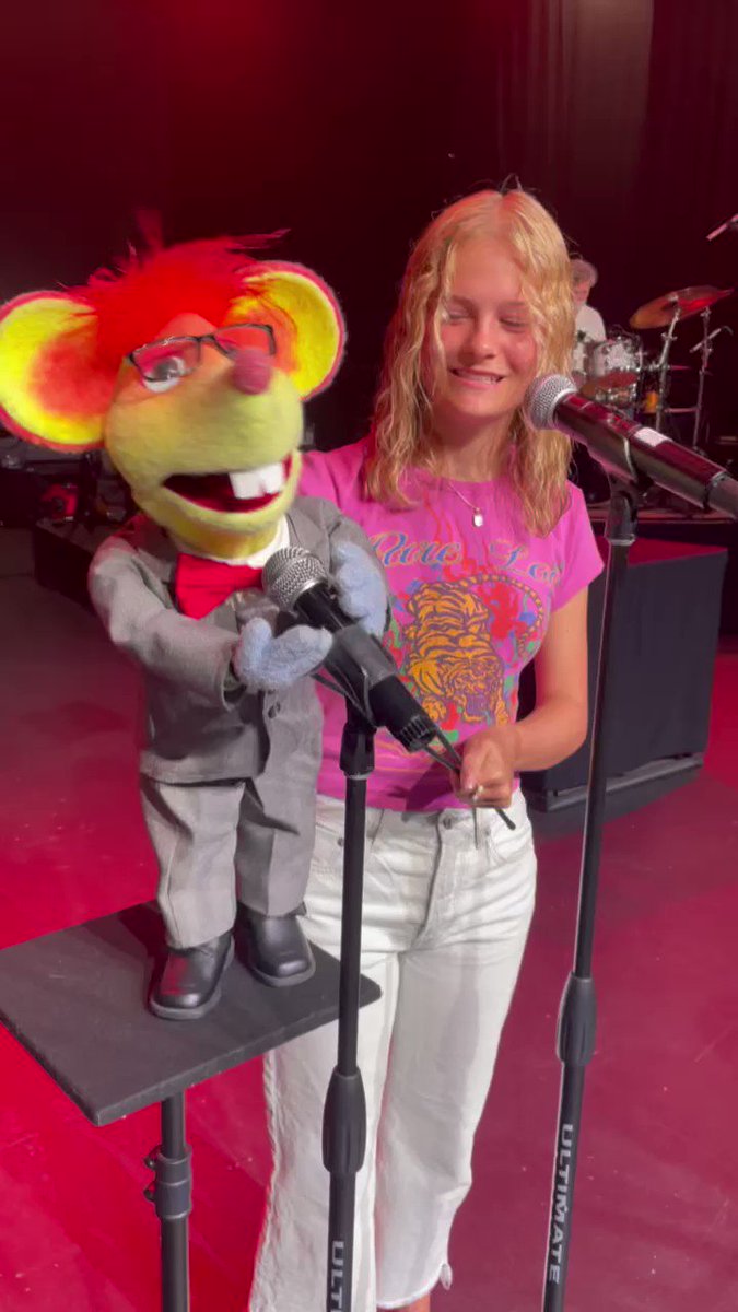 Darci Lynne on Twitter: "Groovin' with Oscar at mic check! 🎤 #miccheck #darcilynne #singer # ...