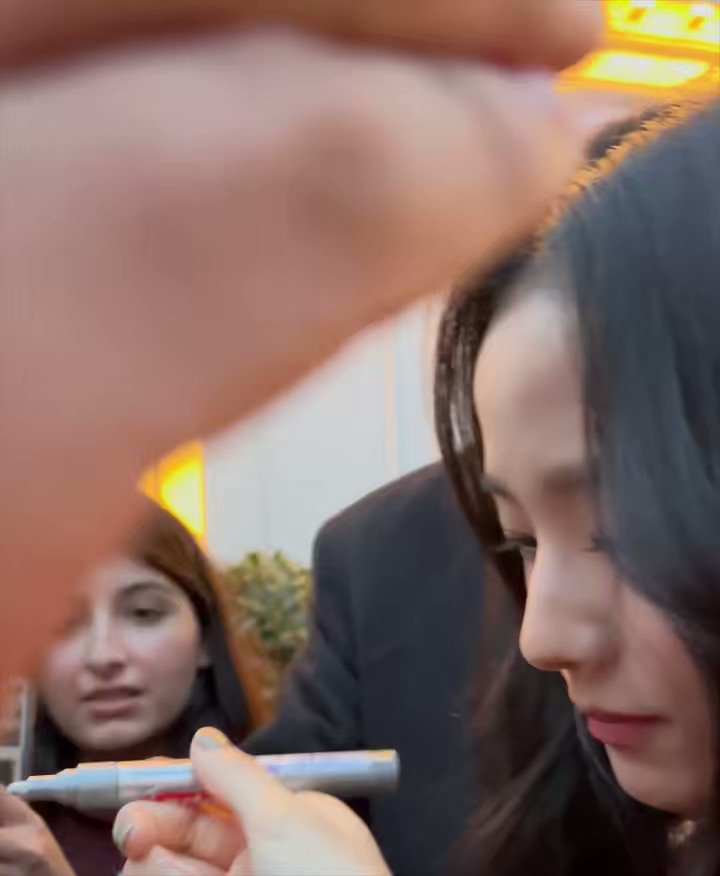 ☕️ on Twitter: "last year jisoo was signing snowdrop ost album and now she’s signing her own ...