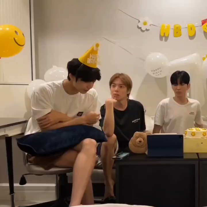 영원 On Twitter 여기 진짜 좋은 게 연상 채랑 오래 알고 지낸 친구들이랑 어울리게 된 자리 같음ㅠㅠ 진짜 친한 친구들이라 나한테도 소개시켜주고 제 