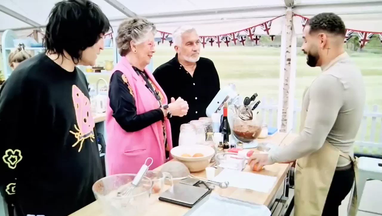 Sandros Bakes on Twitter: "Don’t forget today we also have the extra slice @BritishBakeOff on ...