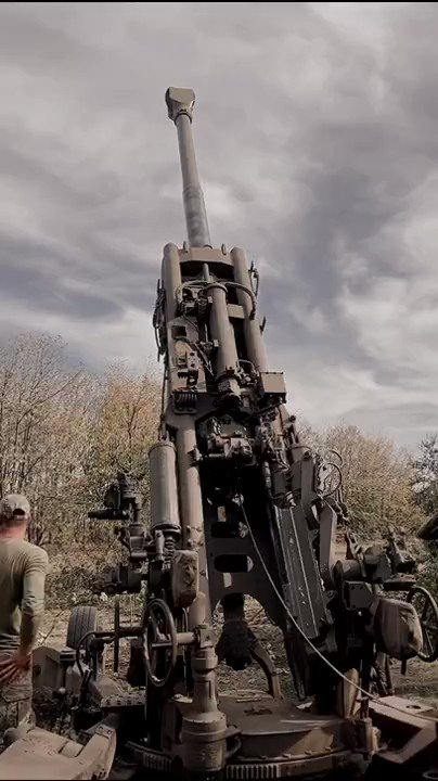 Doge on Twitter: "American M777 howitzer firing the M982 Excalibur extended range guided ...