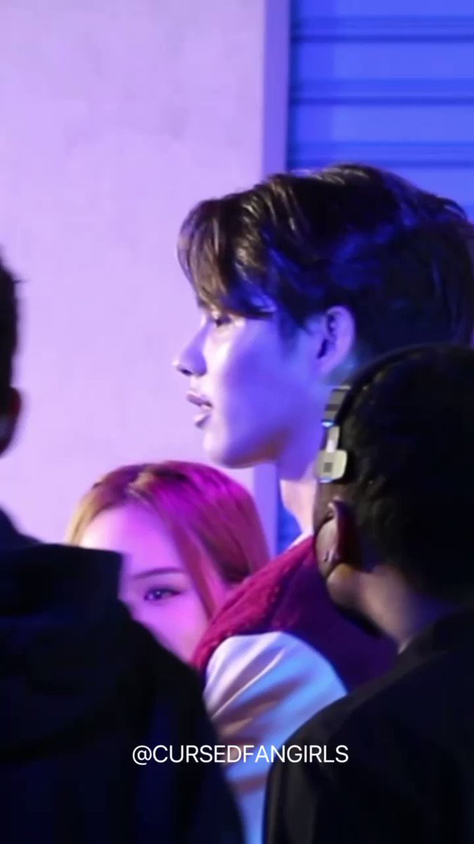 CursedFangirls★彡 on Twitter: "คุยเก่งมากจริงๆ เจอน้องเลิฟแปบเดียวยังชวนคุยจุ๊บจิ๊บเลย~🤣 B: ร้อน ...