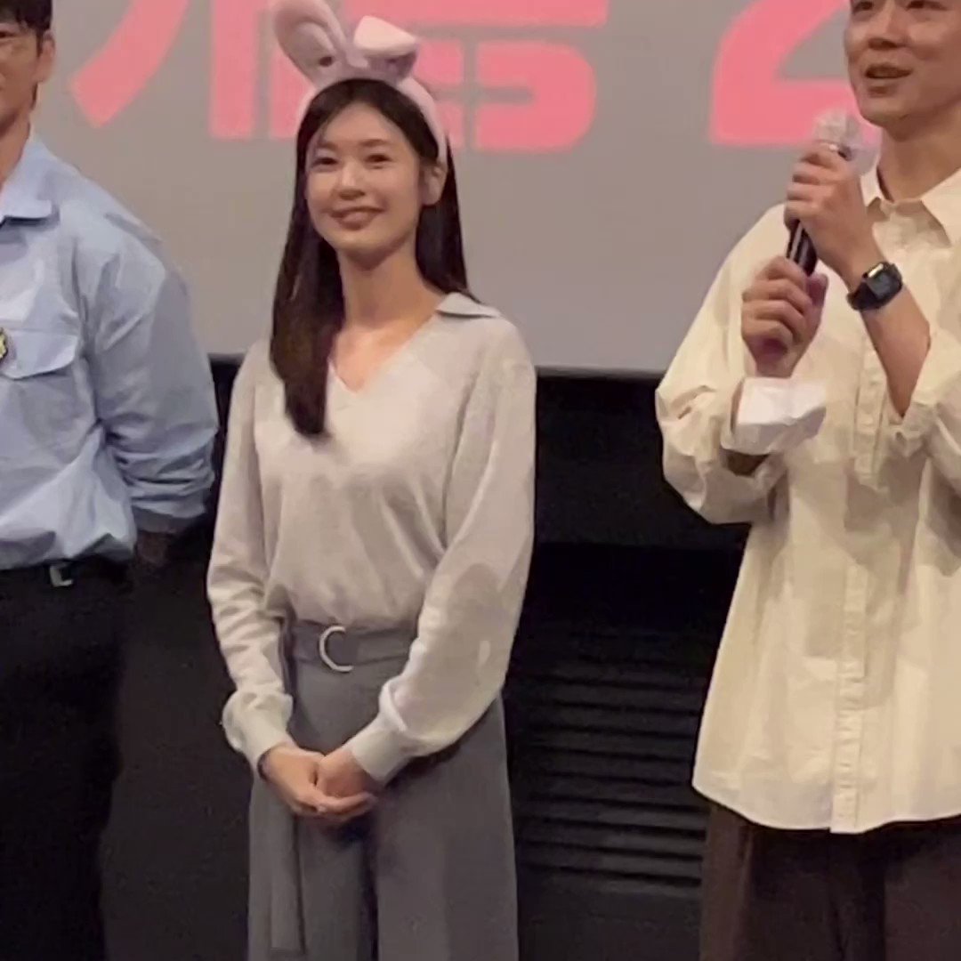 로나공주 부재중(로그아웃) on Twitter: "10/2 부천cgv 19:30 늑대사냥 무대인사 손키스 해달라고 들고 있었는데 해주심ㅠㅠ 진짜 사랑해요 언니 나 이영상 ...