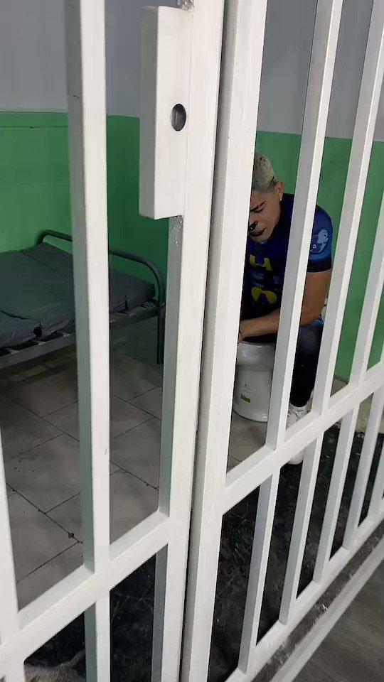 Alpha Horripipapi on Twitter: "Preso de la cárcel de tus besos https://t.co/VkB4mmL95f" / Twitter