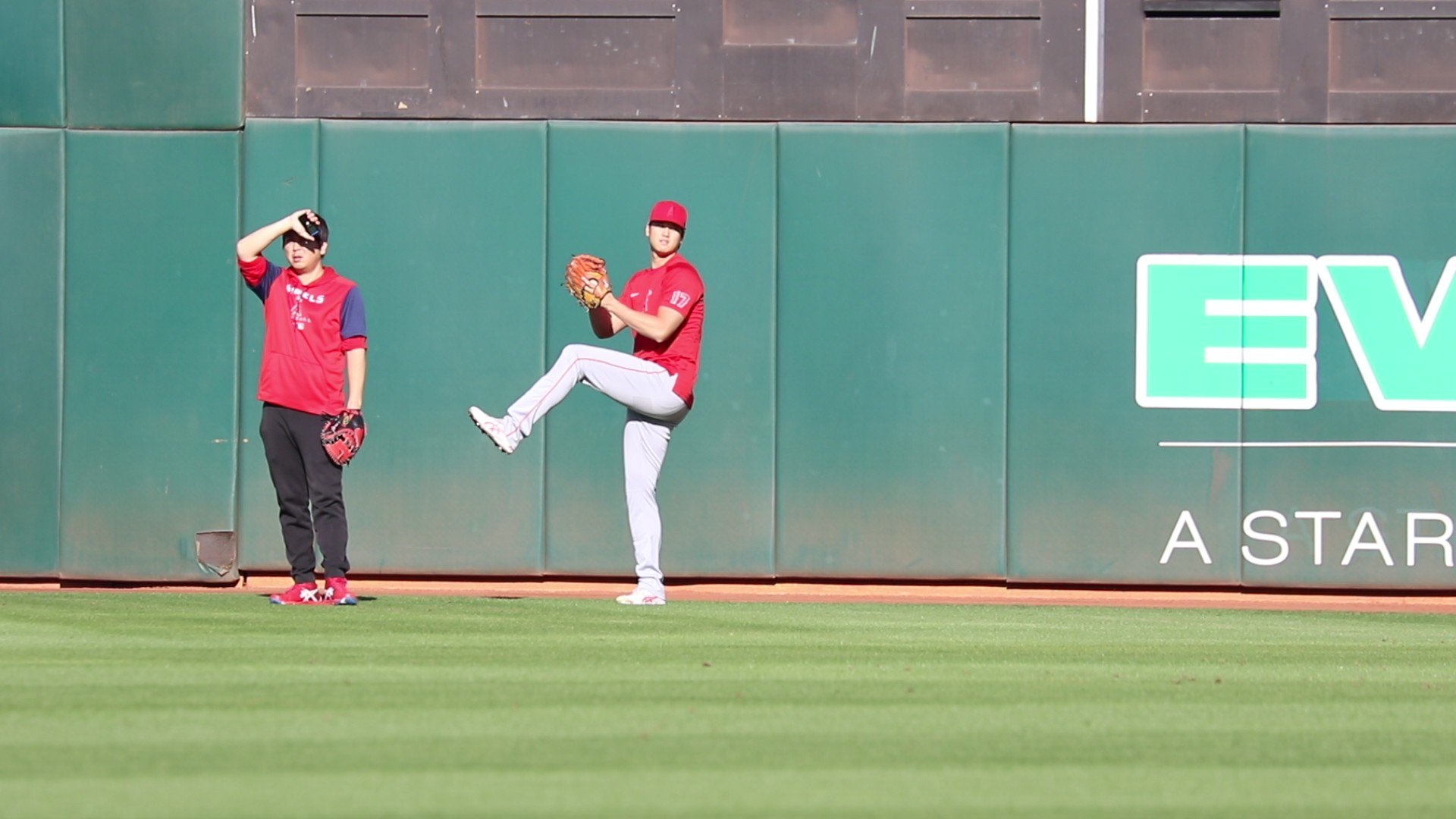 Full Count Mlb取材班 On Twitter エンゼルス・大谷翔平選手は敵地・アスレチックス戦前に壁当てとキャッチボールで調整しました🔨 日本時間6日の今季最終戦で先発登板が