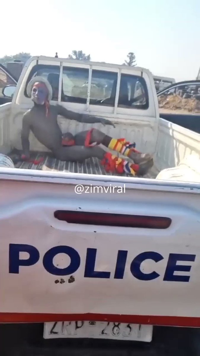 ZimViral ® on Twitter: "Zvigure zvamazuvano zvadhakwa, kudhara waiwoma ruoko iroro 😅"