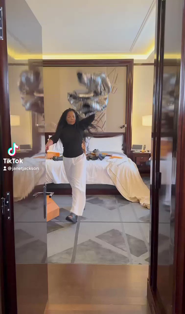 Janet Jackson on Twitter: ".@LouisVuitton x @theestallion 😘 #beforeafter #gettingready https://t ...