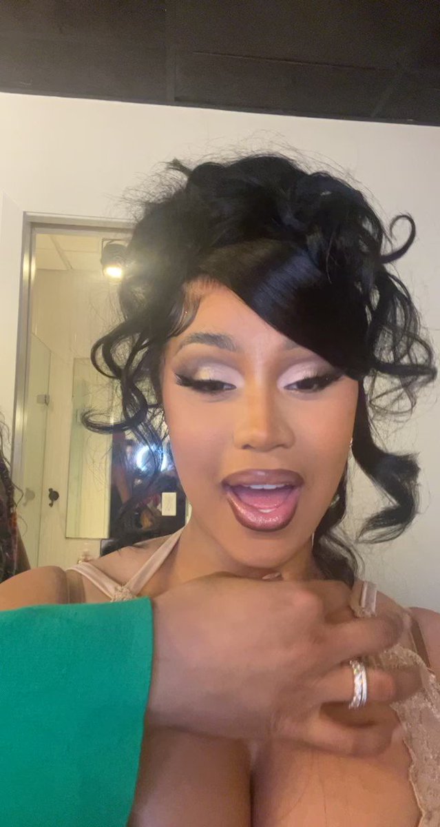 Cardi B Looks Like A Disney Princess With Xxxl Bouncy Curls Flipboard
