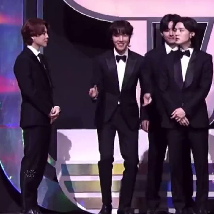 BTS Charts & Translations⁷ on Twitter: "Congrats to @BTS_twt for winning Artist of the Year ...