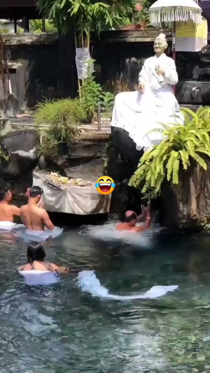 No Context Bapack-Backpack on Twitter: "Si bapack saking khusyuk berdoa https://t.co/WllR2fAye8 ...