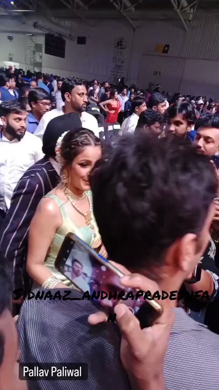 Bhavs 🌈 (@sidnaaz_apfan) / Twitter