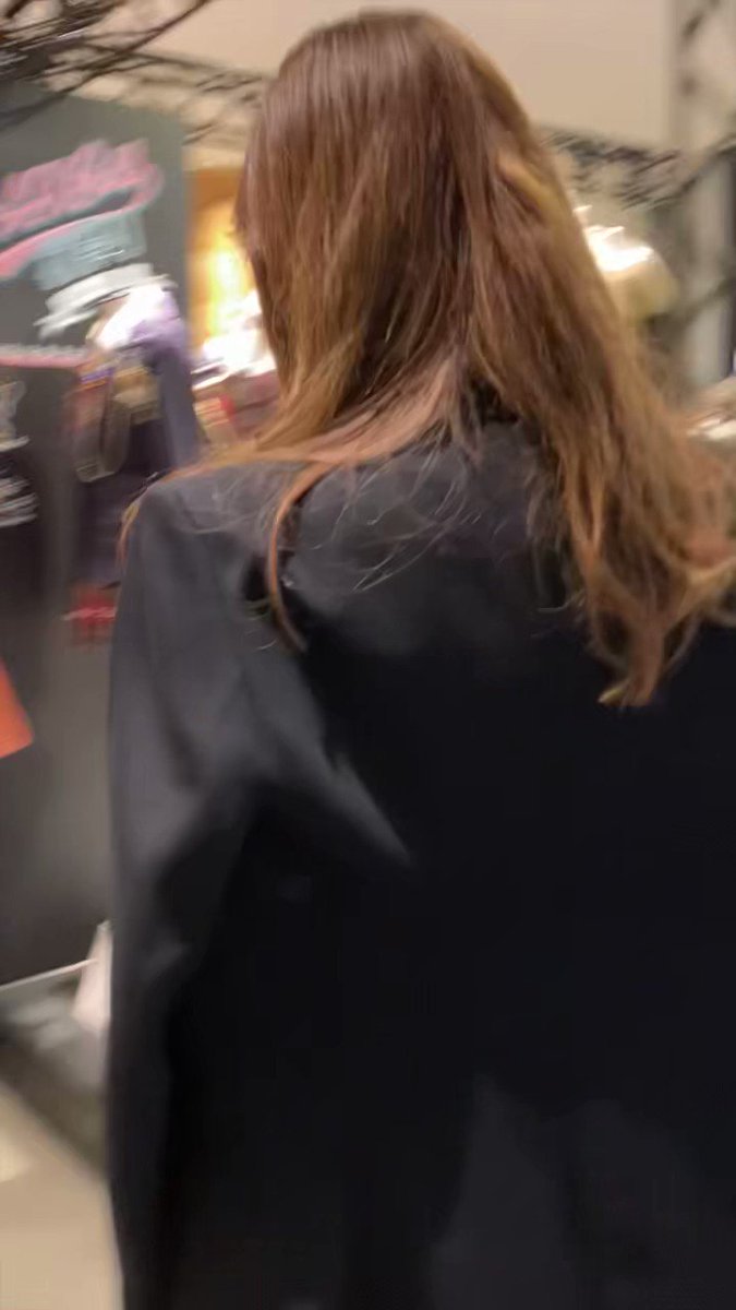 lis☔️ on Twitter: "RT @yuiyuihan: imagine accidentally bumping into akb members in that osare ...