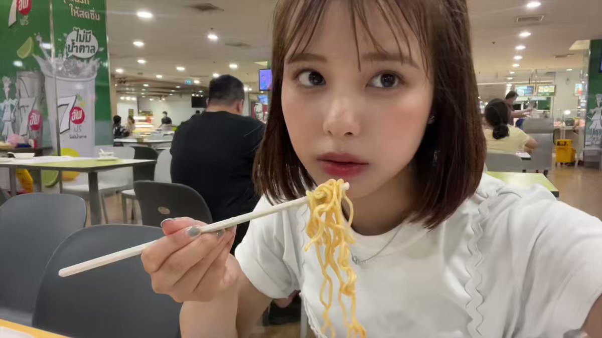 特撮最前線 on Twitter: "RT @miyazaki_amisa: Twitterに最近写真載せてないな〜載せたいな〜何かないかな〜ってフォルダ探してたら 食べた物が辛すぎてむせてる ...