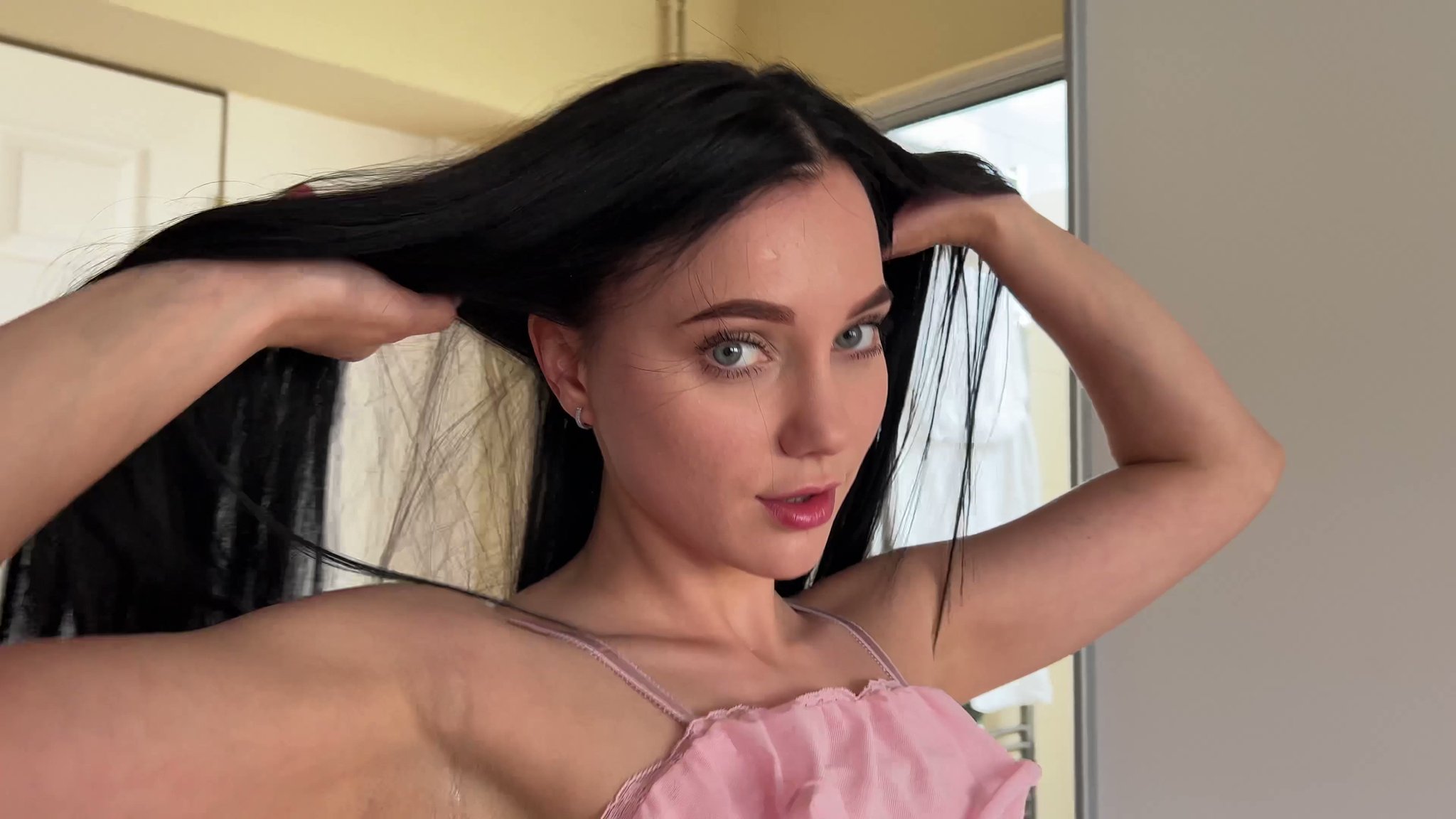 Polly Pure on Twitter: "In bed with Me👄👄👄 #onlyfansbabe #trendingonlyfans #nakedgirls # ...