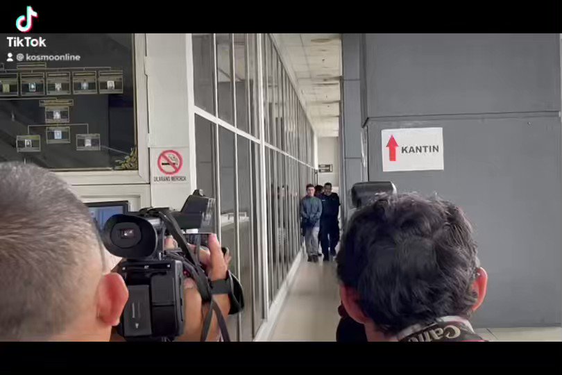 Kosmo! Online on Twitter: "[VIDEO] Penceramah selebriti, PU Azman didakwa di Mahkamah Sesyen ...