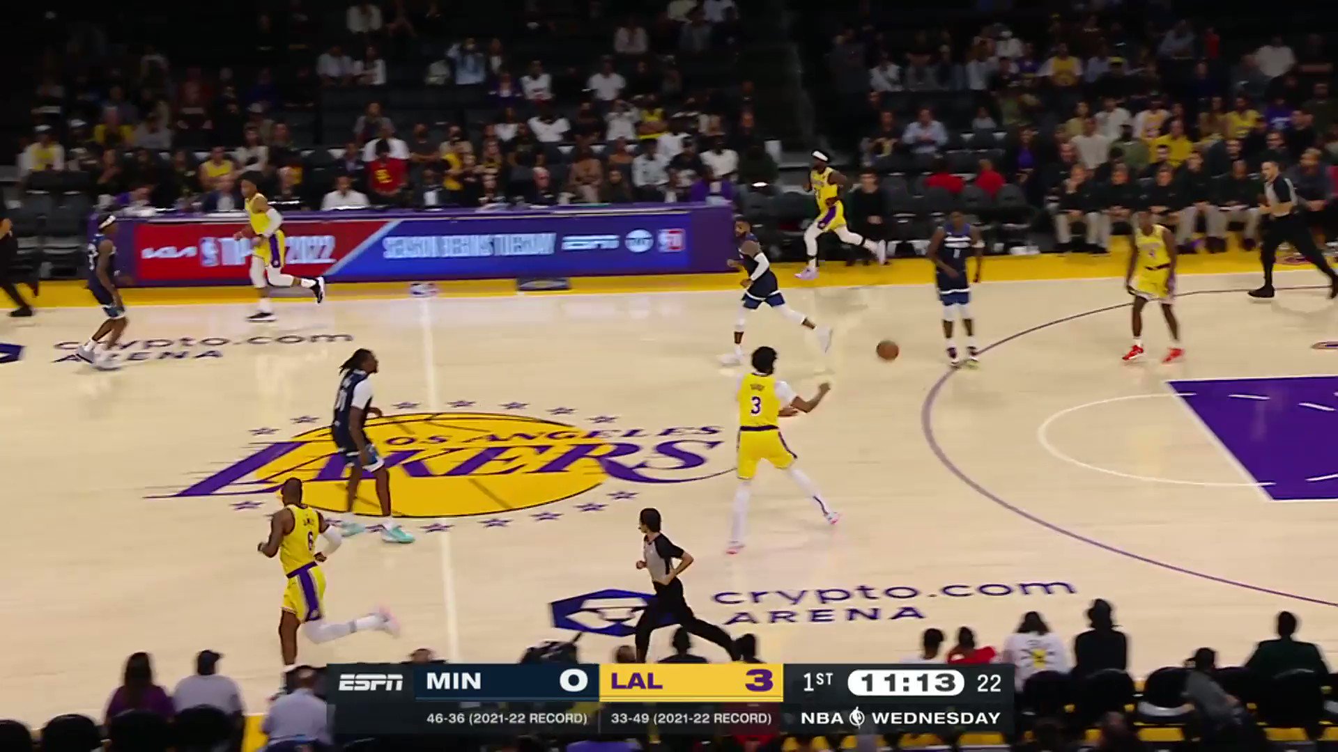 NBA on Twitter: "LeBron slicing through the lane! Live Now on ESPN https://t.co/6kQCuf6PWe ...
