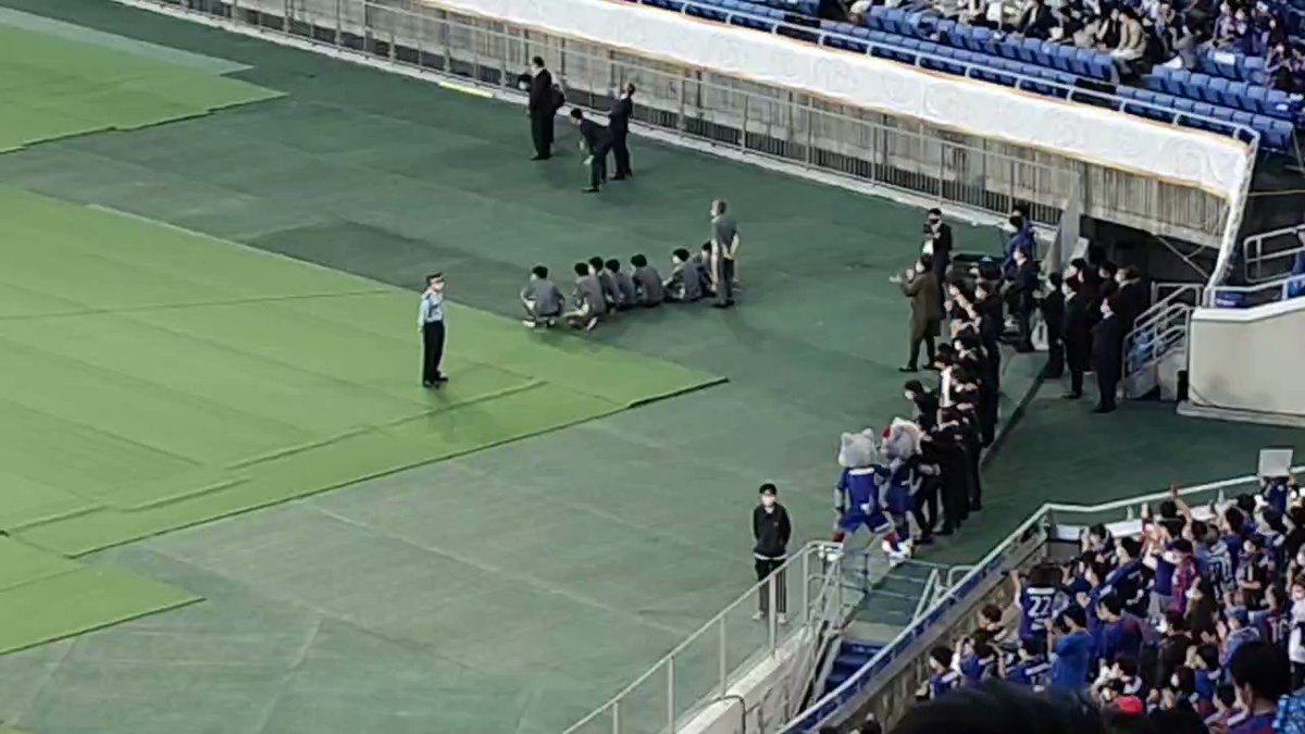 ヴァンフォーレ甲府の天皇杯優勝の瞬間 フォーレちゃんにもらい泣き。 話題の画像プラス