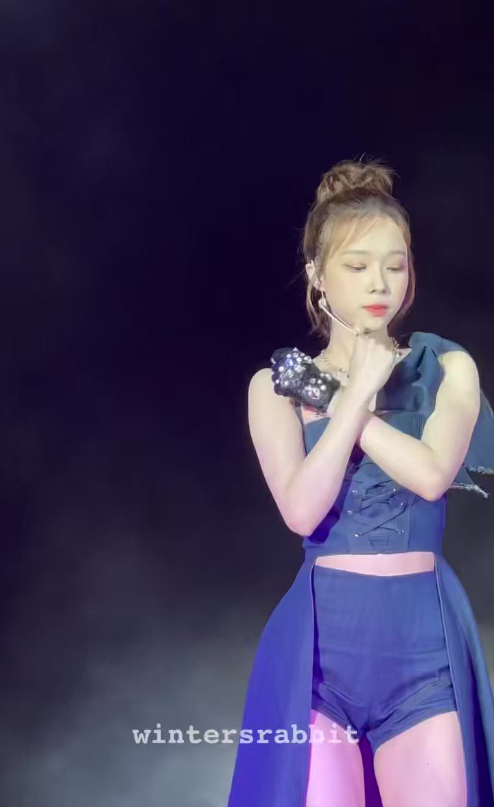 WINTER THAILAND (SLOW) on Twitter: "RT @wintersrabbit: WINTER ILLUSION 😫🫶🏻"