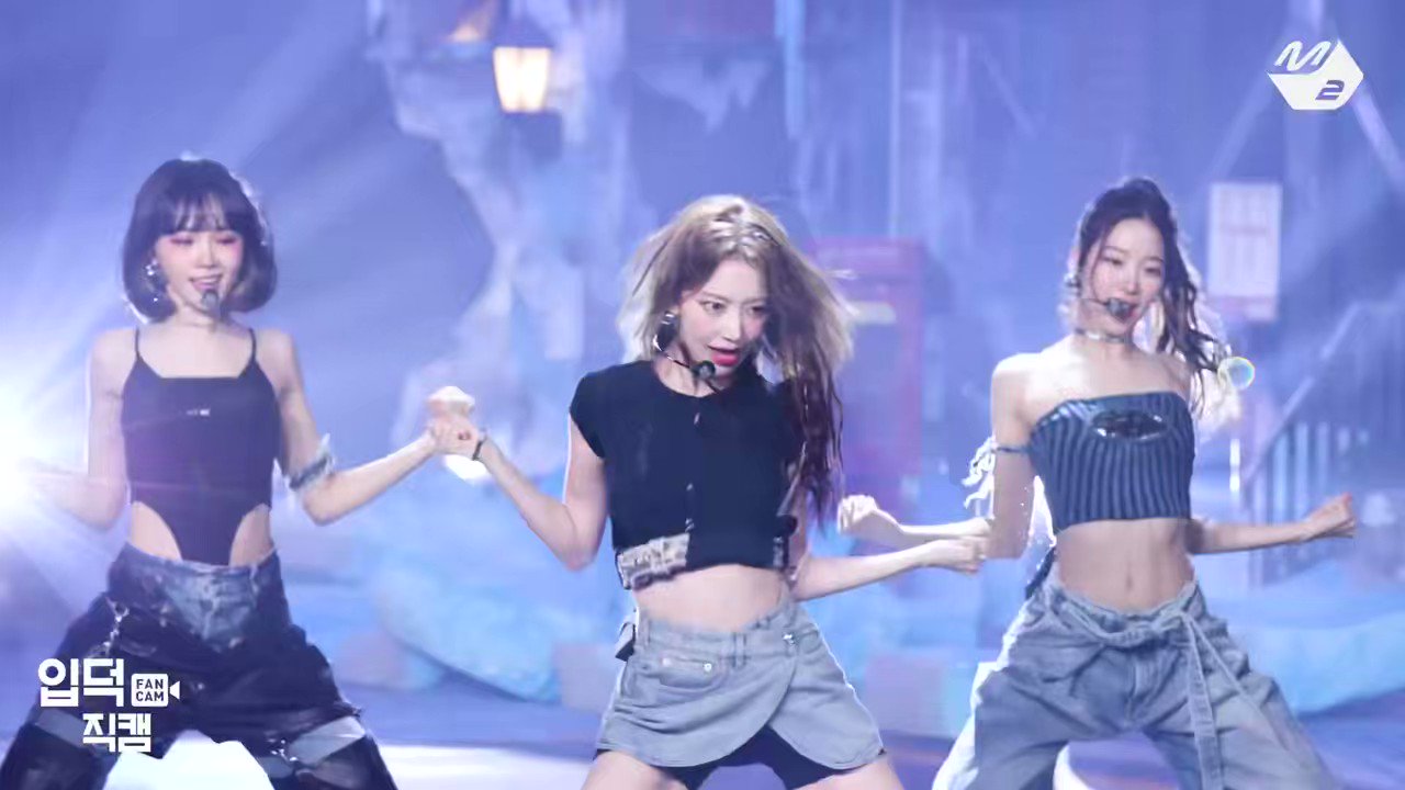 sakura fancams on Twitter: "daily #MAMAVOTE for #lesserafim rt, reply, and vote !! https://t.co ...