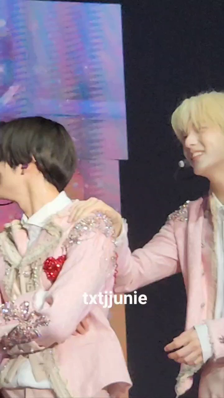 Selene🐇 seeing txt 🇹🇭 on Twitter: "YEONBIN HUG EACH OTHER #TXTinBKK https://t.co/dgAiTCXWGR ...