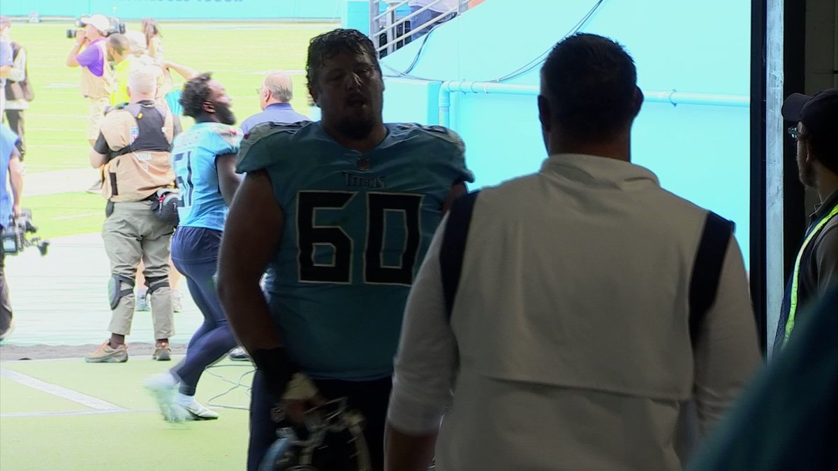 Bleacher Report on Twitter: "Mike Vrabel and center Ben Jones share a moment after Jones ...