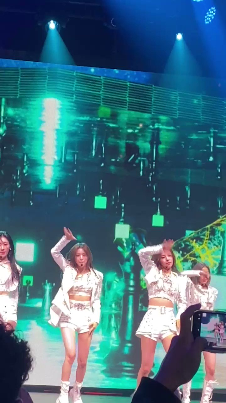 Portal Chaeryeong | Boys Like You on Twitter: "🎥 | Chaeryeong em seu stage solo com 'BLOODLINE ...