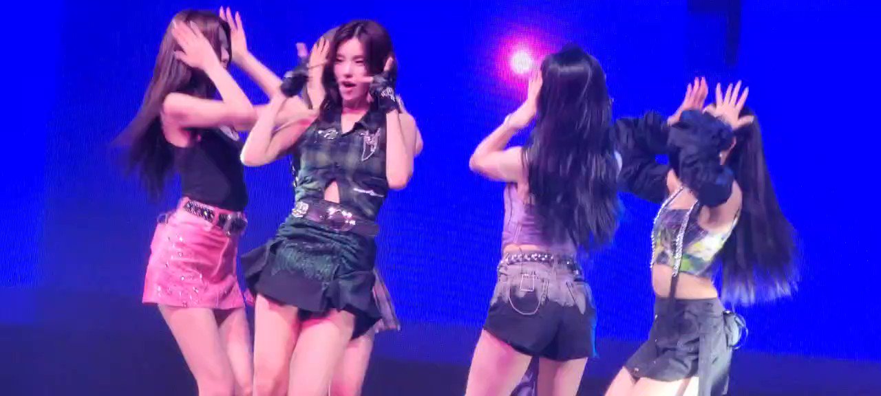 Portal Chaeryeong | Boys Like You on Twitter: "🎥 | Chaeryeong em seu stage solo com 'BLOODLINE ...