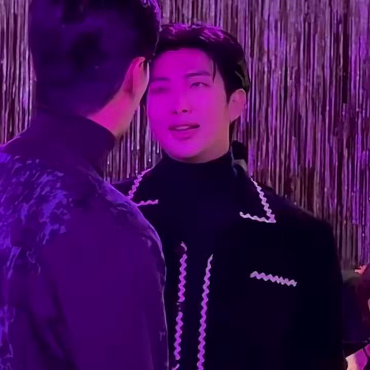 namjoon loops on Twitter: "he’s so handsome :(( https://t.co/qsV8JQ9N1H" / Twitter