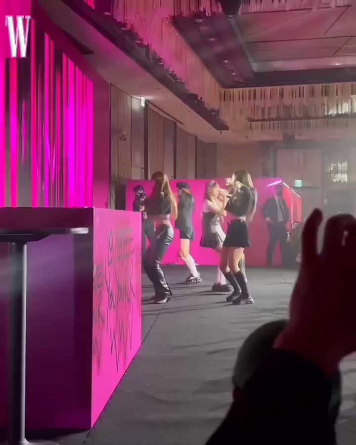 Yoo Ah In Fanbase on Twitter: "#YooAhIn dancing to Hype Boy & enjoying the party at W Korea ...